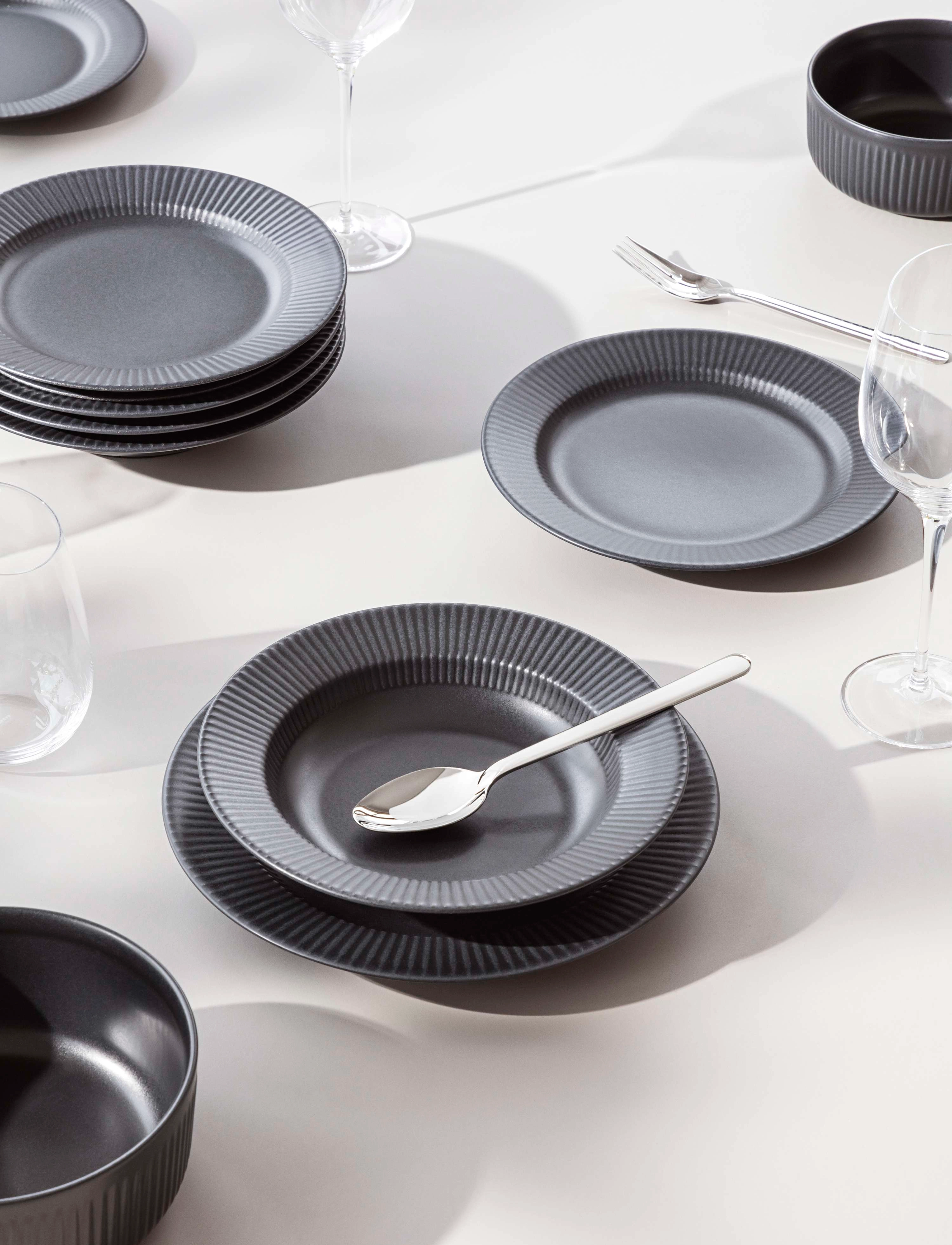 Eva Trio Legio Nova Deep Plate 25 Cm Black - Diepe borden - Boozt.com